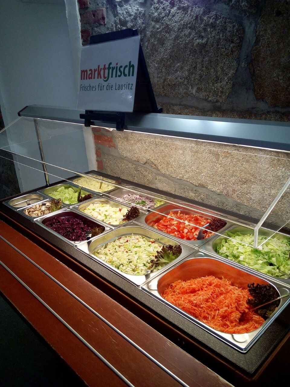 Der Weg zum Salatbuffet… | SCHKOLA